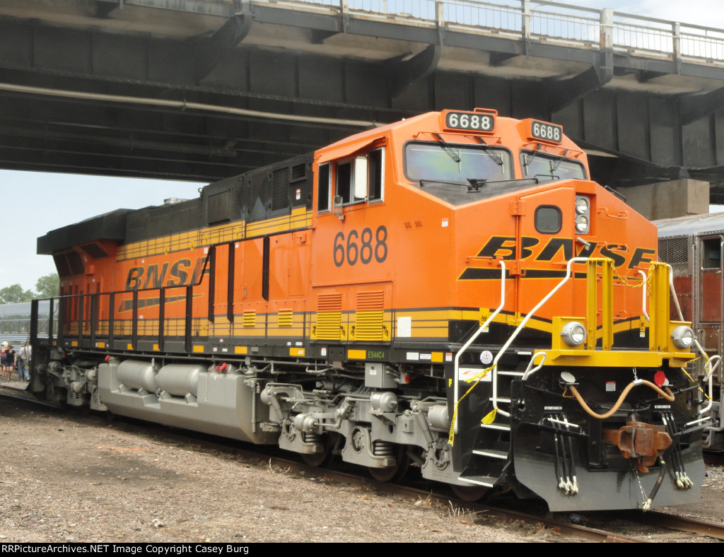 BNSF 6688